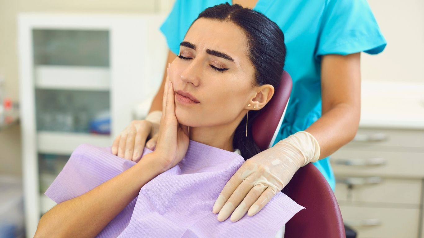 Can a Wisdom Tooth Cause Jaw Pain? 7 Warning Signs to Know ...